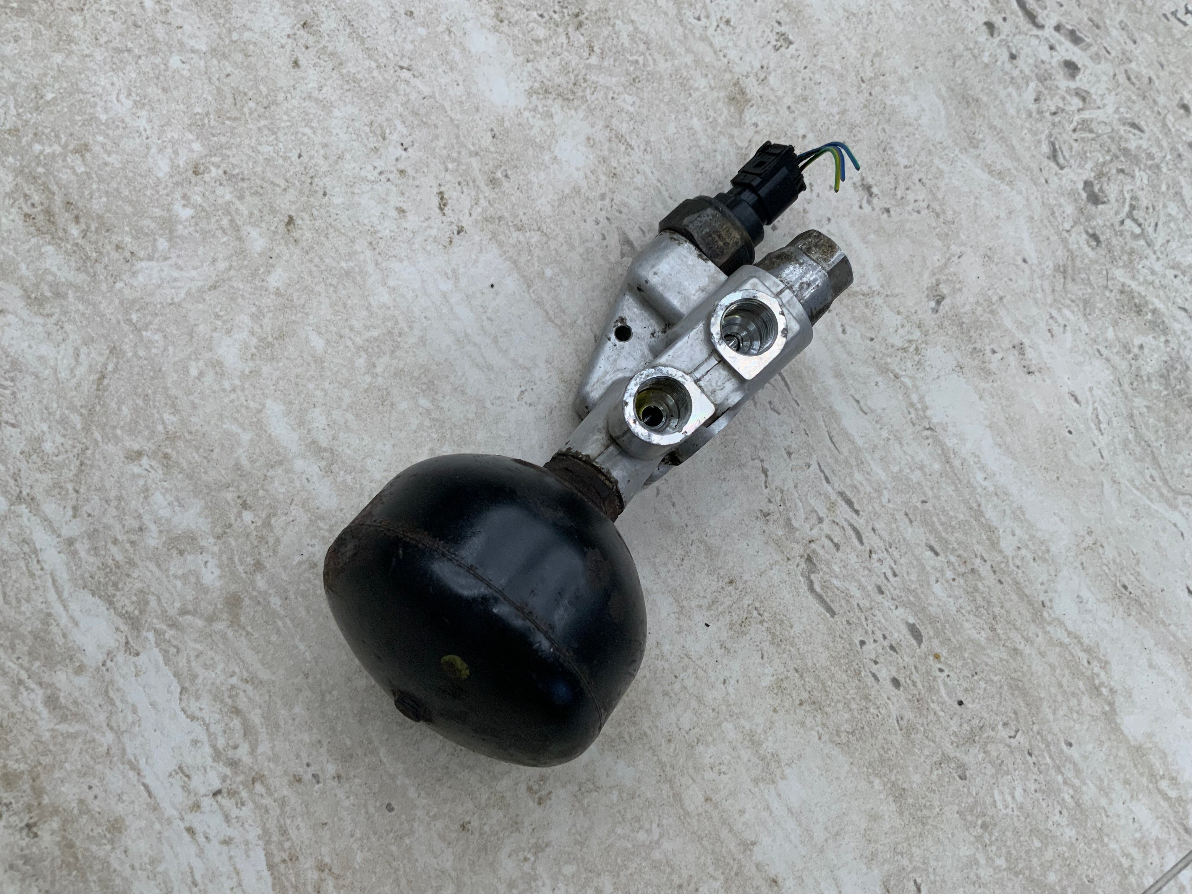 OEM Mercedes ABC hydraulic suspension pressure relief valve A220327013 ...